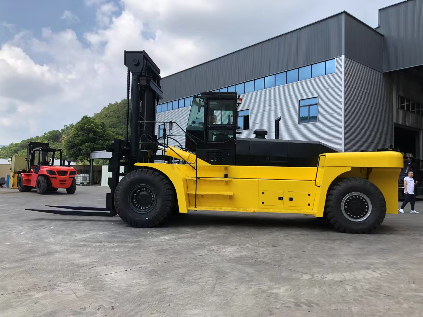 40 ton container diesel forklift China heavyforklifttruck